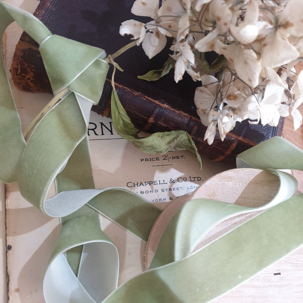 Apple Green Wide Velvet Ribbon – Grace & Glory