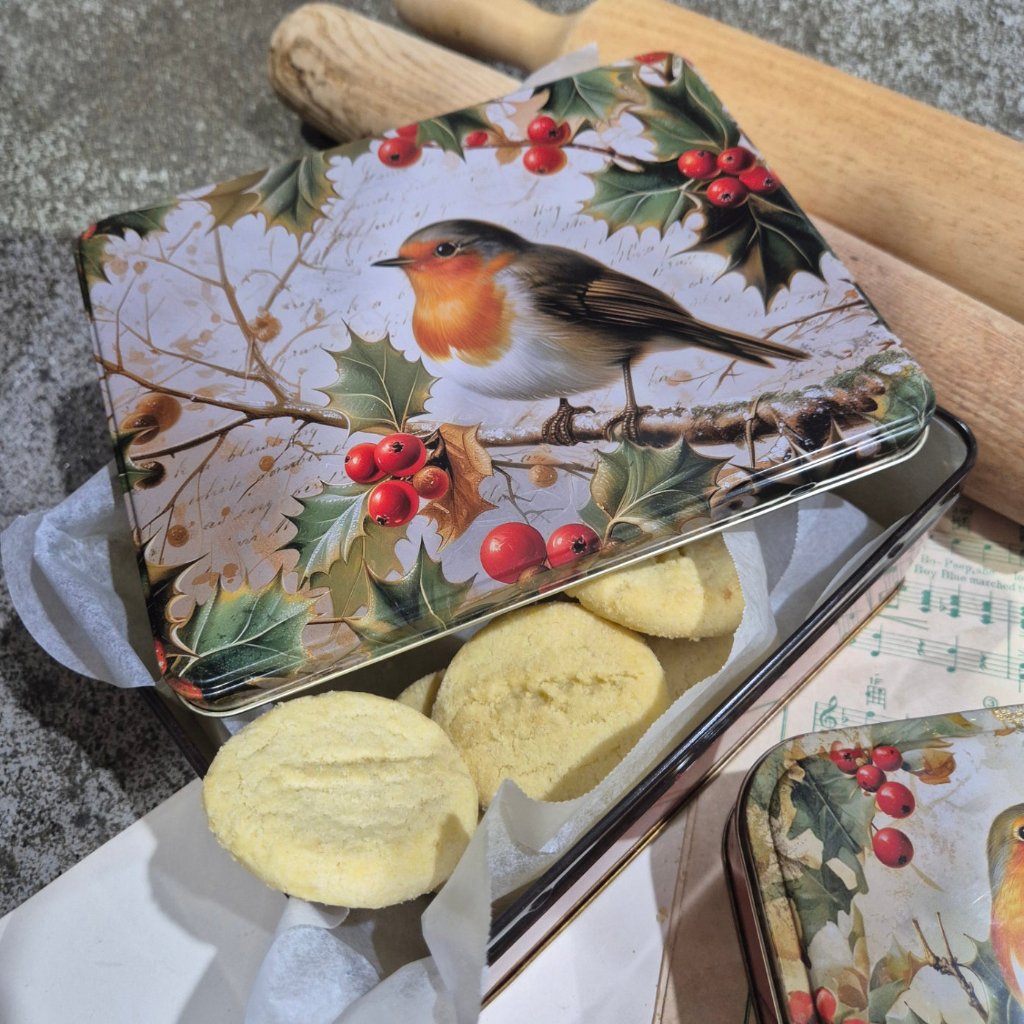 Nostalgia Christmas Robins Bakery Tin – Grace & Glory